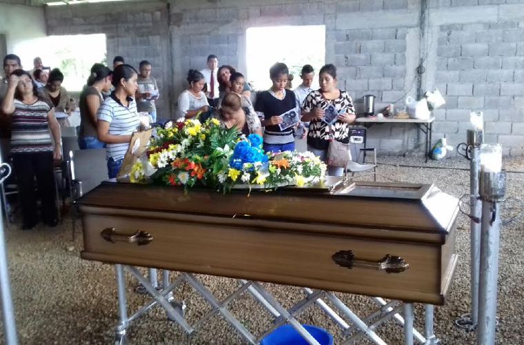 Dan último adiós a adolescente asesinado | Critica