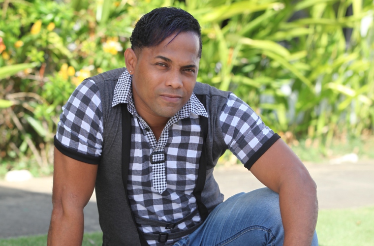 Niko King graba tema junto a su hija | Critica