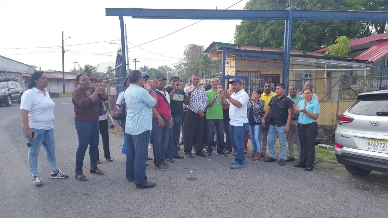 Protestan por traslado del director de Inadeh de Colón | Critica