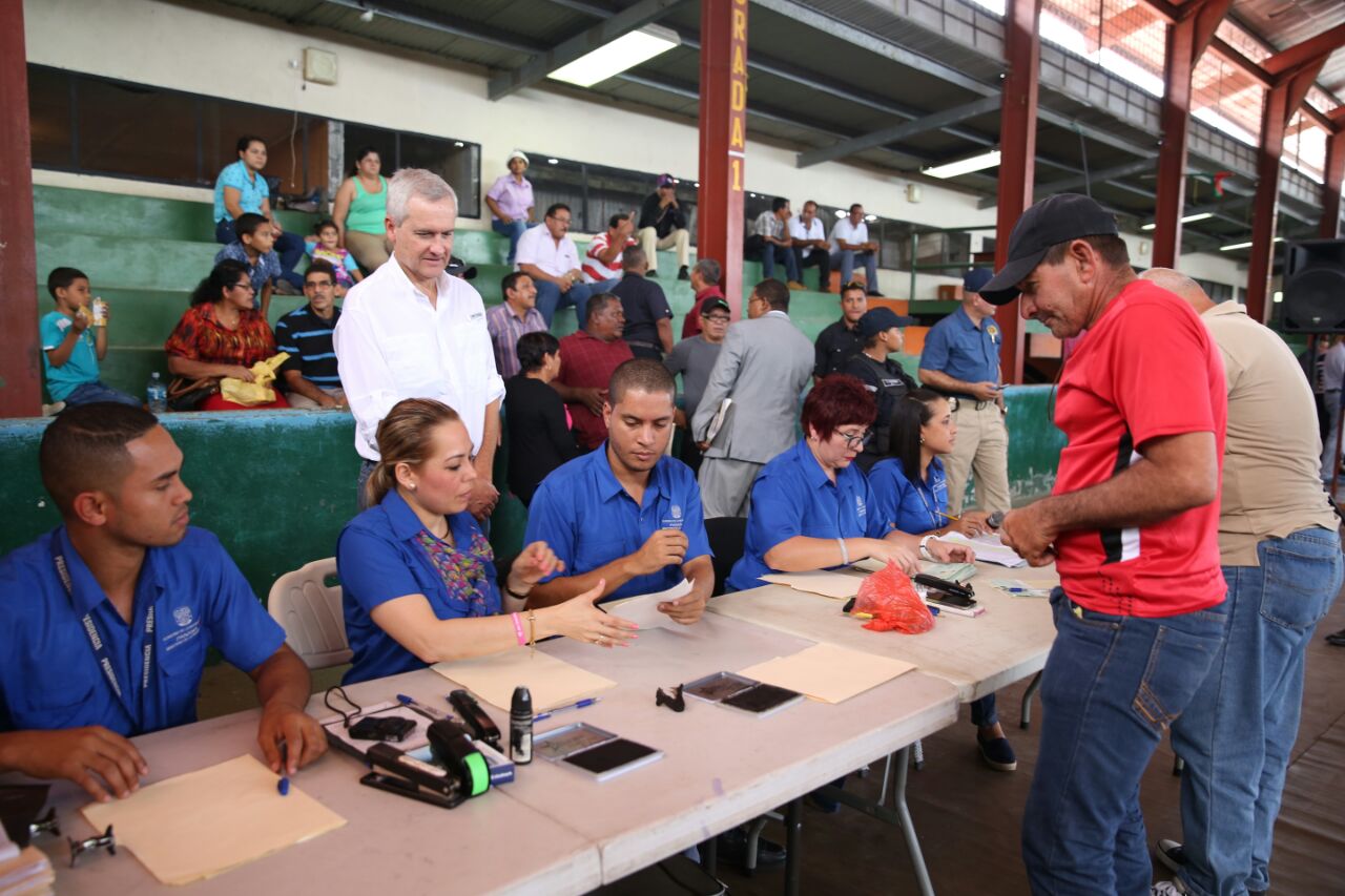Pagan a dueños de fincas para reactivar producción bananera en Barú ...