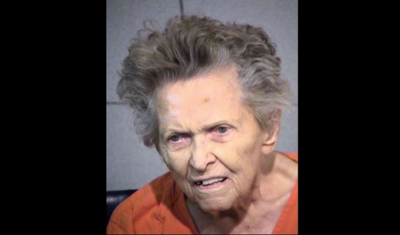 Mujer de 92 años mata a su hijo para que no la enviara a un asilo | Critica