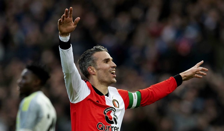 Van Persie marcó triplete y supera los 200 goles con 35 años | Critica