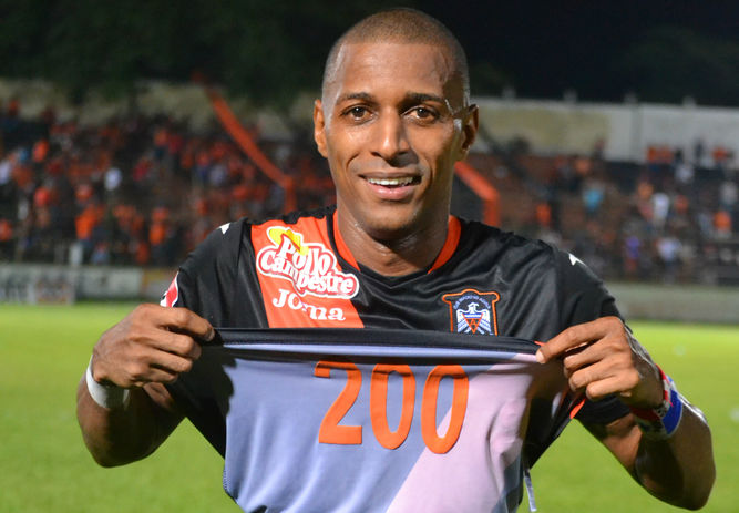 Nicolás Muñoz vuelve al Águila y va por récord goleador | Critica