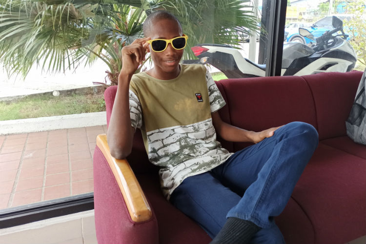 Quién es 'Rapidín', el joven que atrae miradas con su caminar | Critica