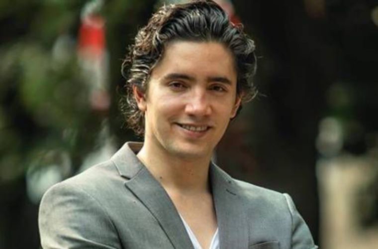 Alex Fernández dedica a su padre Alejandro Fernández su canción | Critica
