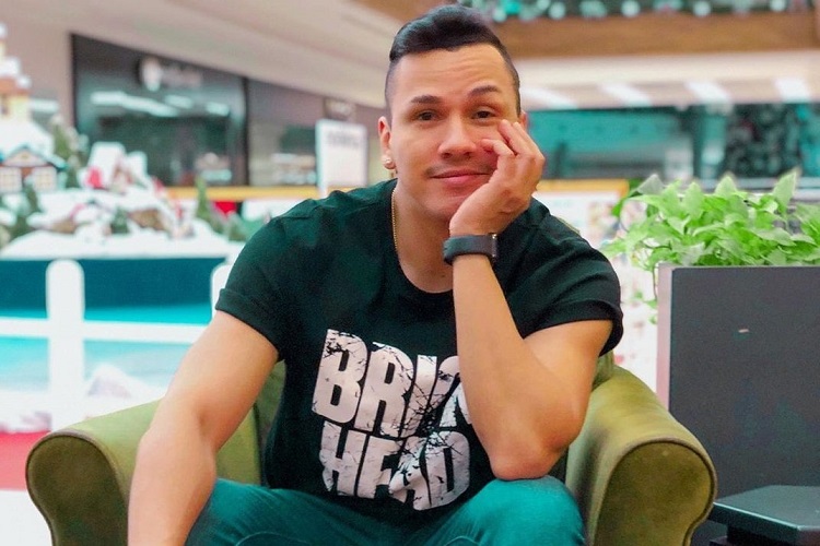 Flex dice que jamás pensó en ser cantante y lamenta el bloqueo a sus ...