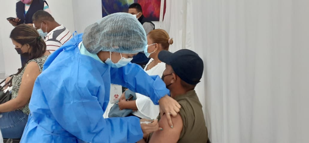 Jornada de vacunación para trabajadores de restaurantes y hoteles en ...