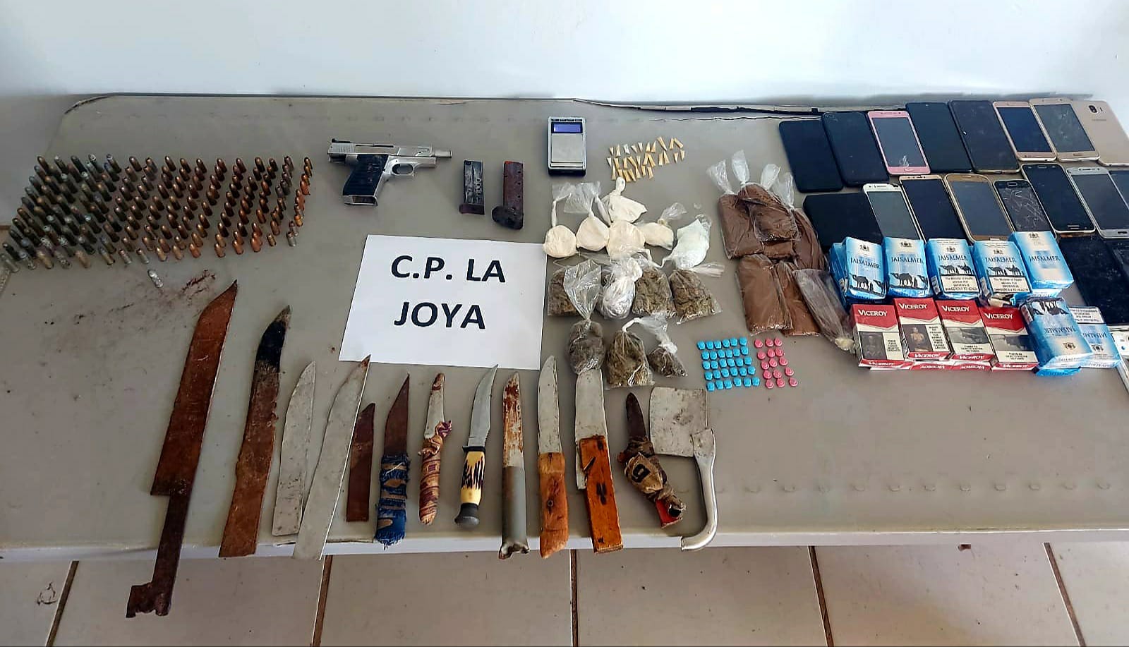 Incautan armas, drogas y celulares en La Joya | Critica