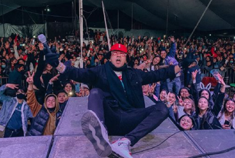 Flex vuelve a México y lo tratan como un rey; allá sí tiene apoyo | Critica