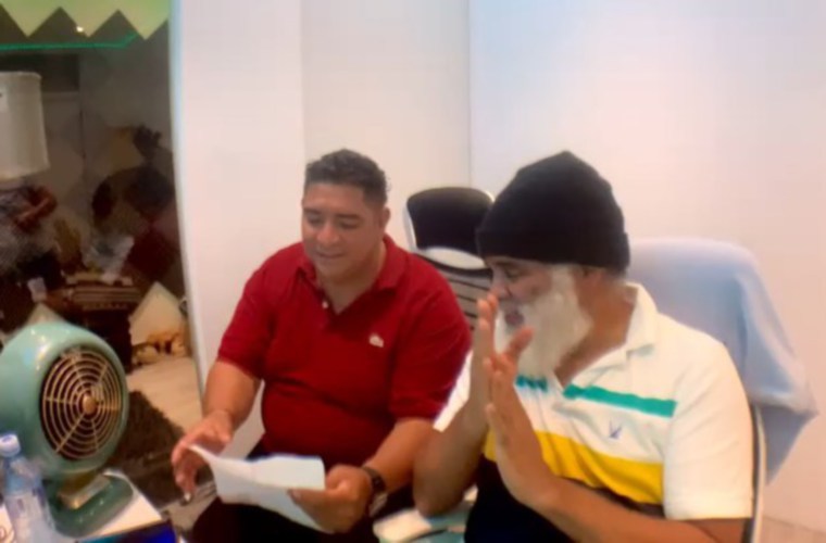 Prepara canción junto a Elian Davis | Critica