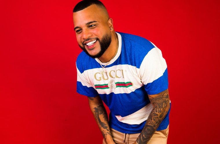 ‘Suelta’ de Dímelo Flow, de 18 en los Billboard Charts | Critica