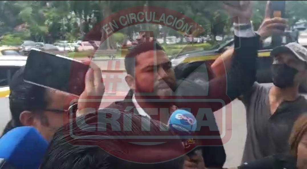 "Me estoy entregando como un perseguido político", Alexis Jiménéz | Critica