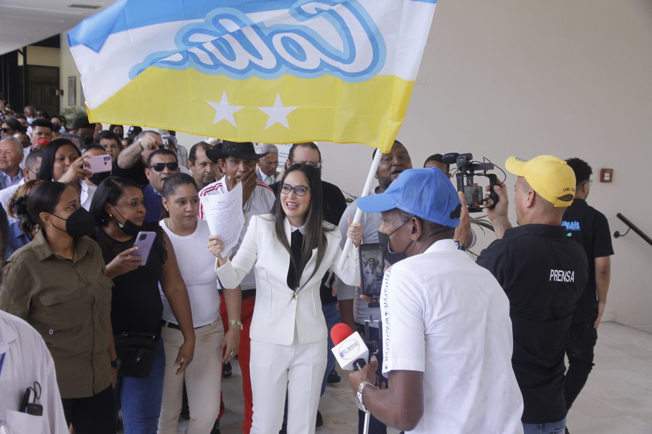 Zulay se mantiene con más firmas y otros precandidatos se alejan | Critica