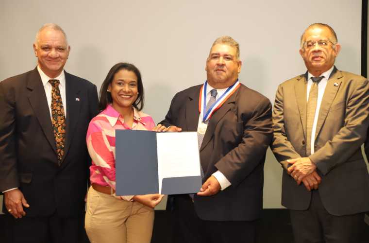 Condecoración Arturo Donaldo Melo Sarasqueta | Critica