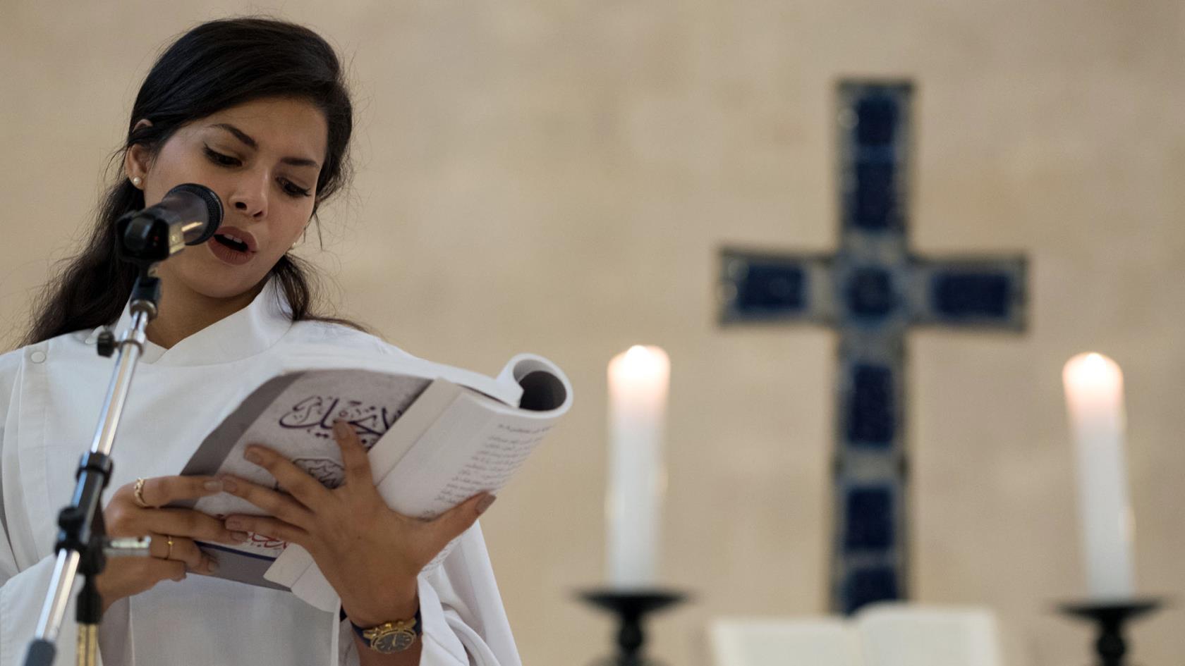 Iglesia de Jerusalén ordena la primera pastora mujer en Tierra Santa ...