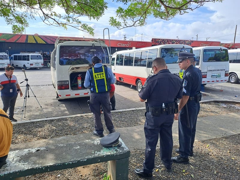 Usuarios denuncian las malas condiciones de la terminal de David | Critica