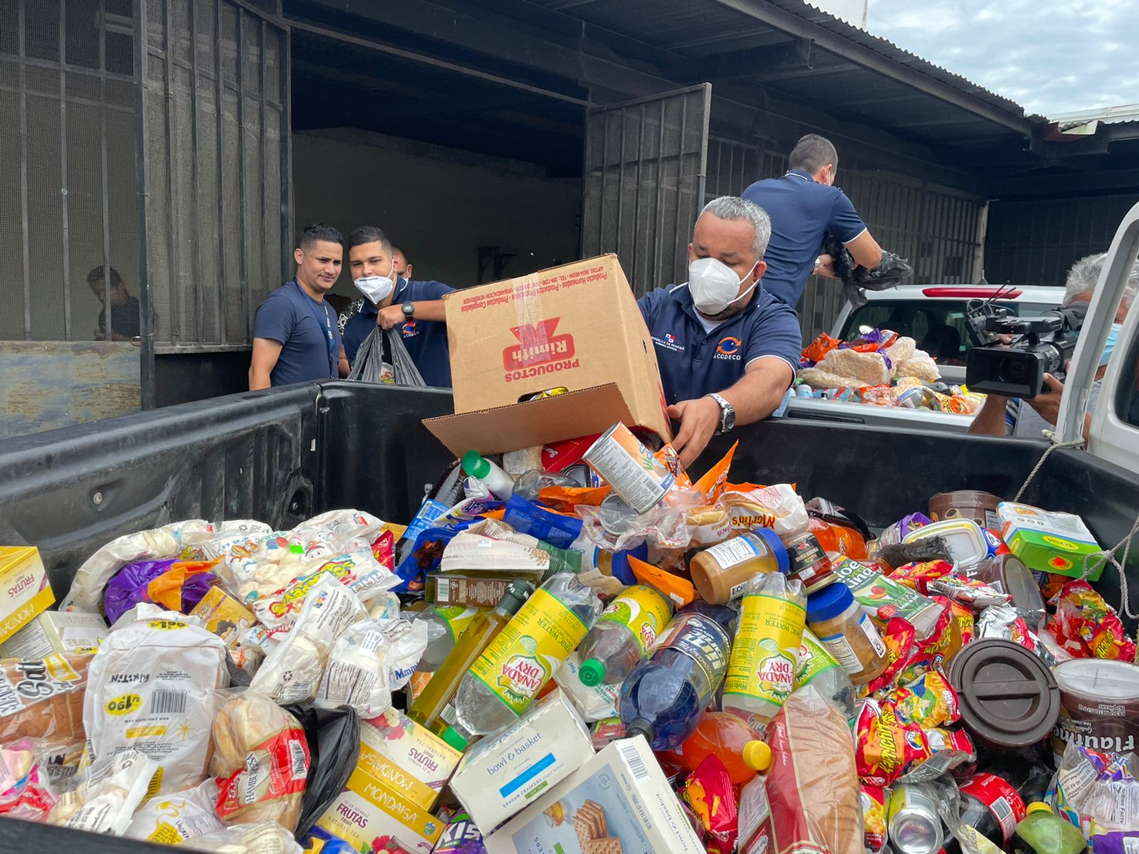 ¡Ojo con los snacks! Decomisan más de 5,000 productos vencidos | Critica