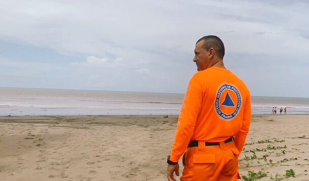 Mantienen alerta por oleajes y corrientes de resacas en el Pacífico ...