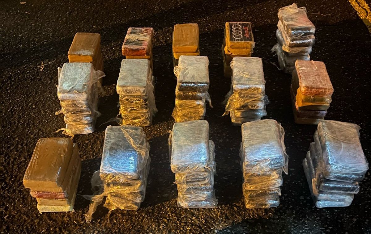 Interrumpen cargamento de droga que iba para Europa | Critica