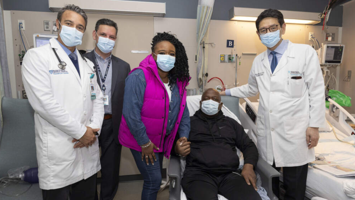 Primer paciente trasplantado con un riñón de cerdo recibe el alta | Critica