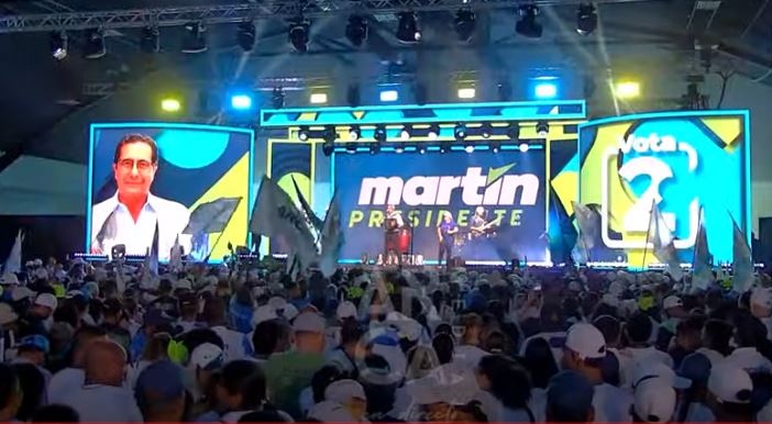 Martín cierra campaña con música y propuestas | Critica