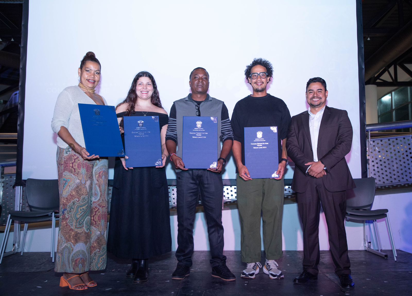 Premian a ganadores del concurso Artes Visuales Roberto Lewis 2024 ...