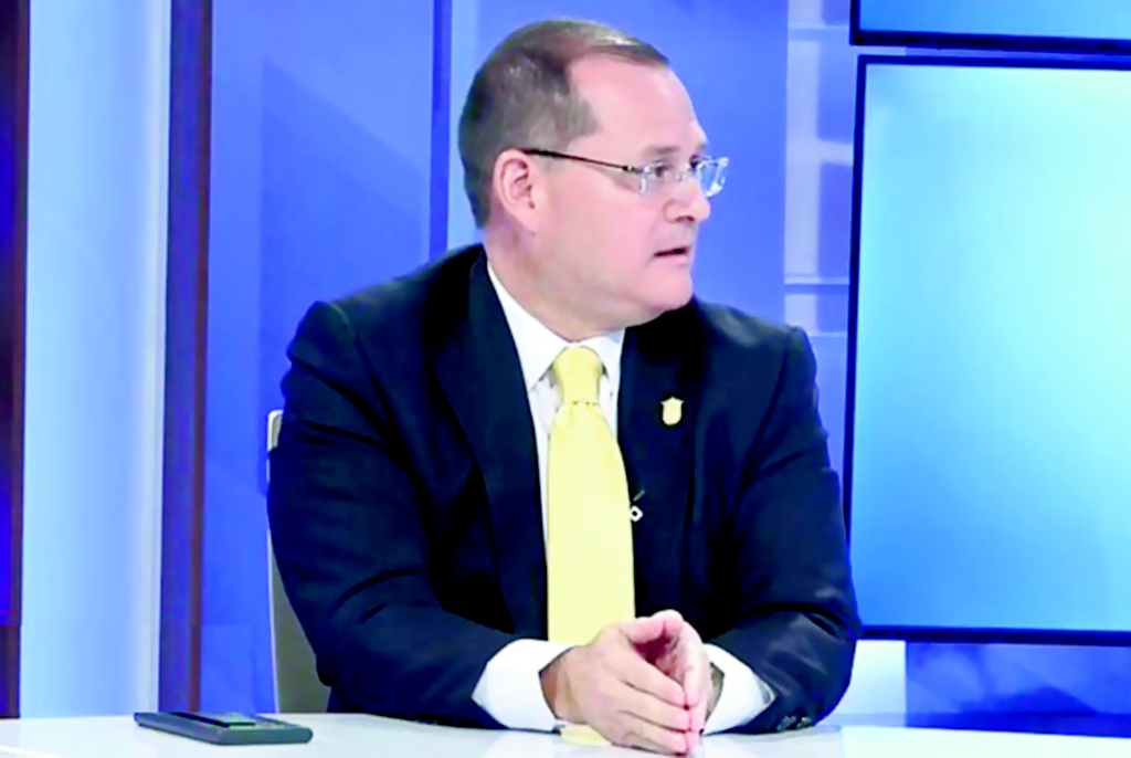 Alejandro Miranda presenta querella penal contra el vicealcalde Roberto ...