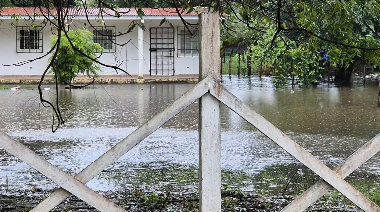Inundaciones en Playa El Rompío afectan viviendas y comercios | Critica