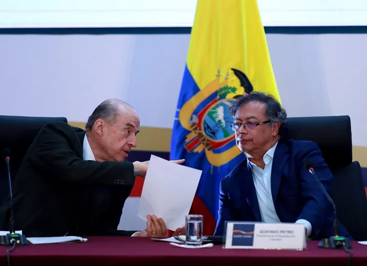 Álvaro Leyva dice que Petro tiene problemas con las drogas | Critica