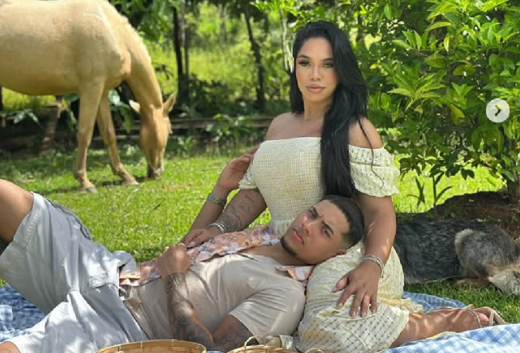 Miah Catalina alborota a la gente con unas fotos junto a un macho | Critica