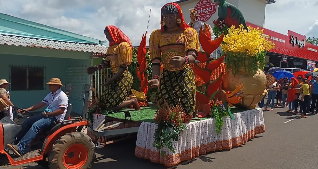 Soná celebra con alegría el festival folclórico de la Pollera ...