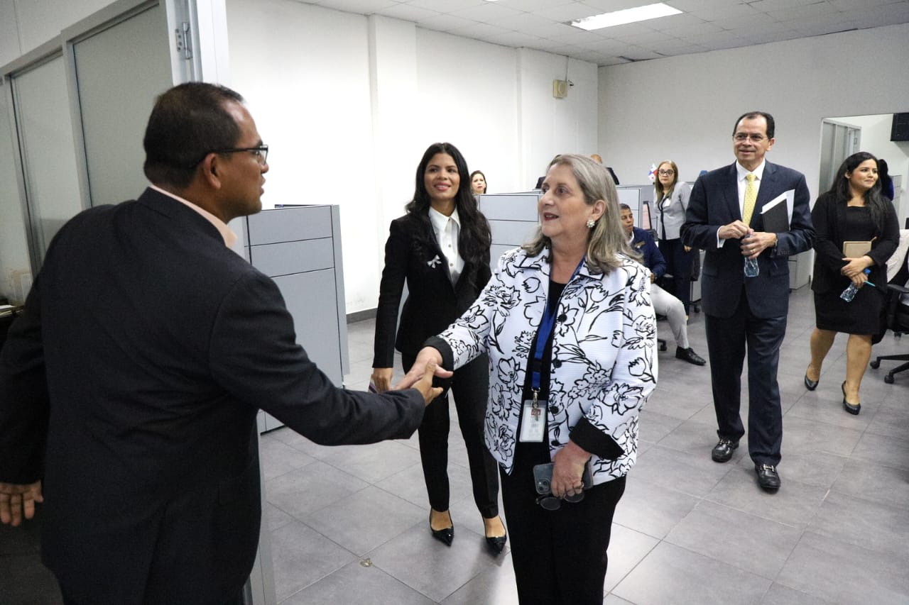 Angela Russo entra a la Defensoría; inicia revisión total | Critica