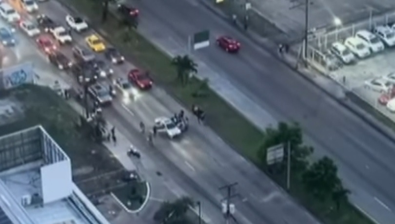Sicarios en moto acribillan en pleno tranque de la Tumba Muerto | Critica