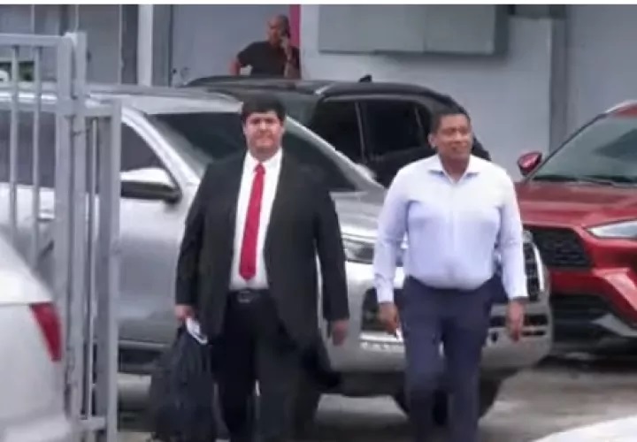 De la playa a la cárcel: Ordenan detención provisional a exdirector de ...