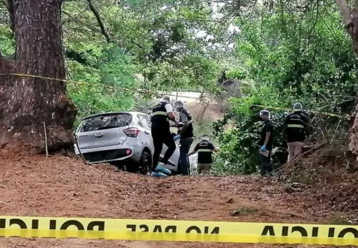 Auto flotando en río La Villa | Critica