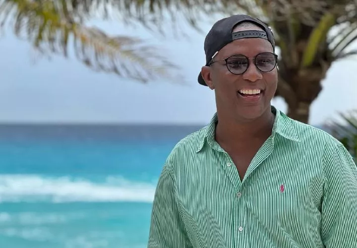 Dejó de ser calungo, ahora tiene cejas | Critica